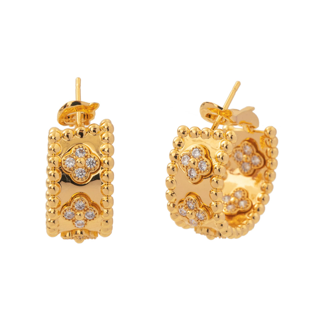 Sable and Dixie// Emma in Gold – j whitby.